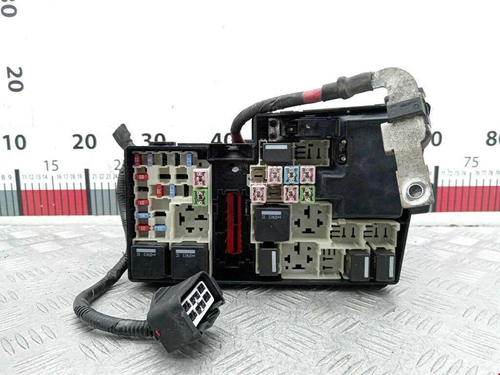 Блок предохранителей Volvo C30 1 8688040 арт. 1990648
