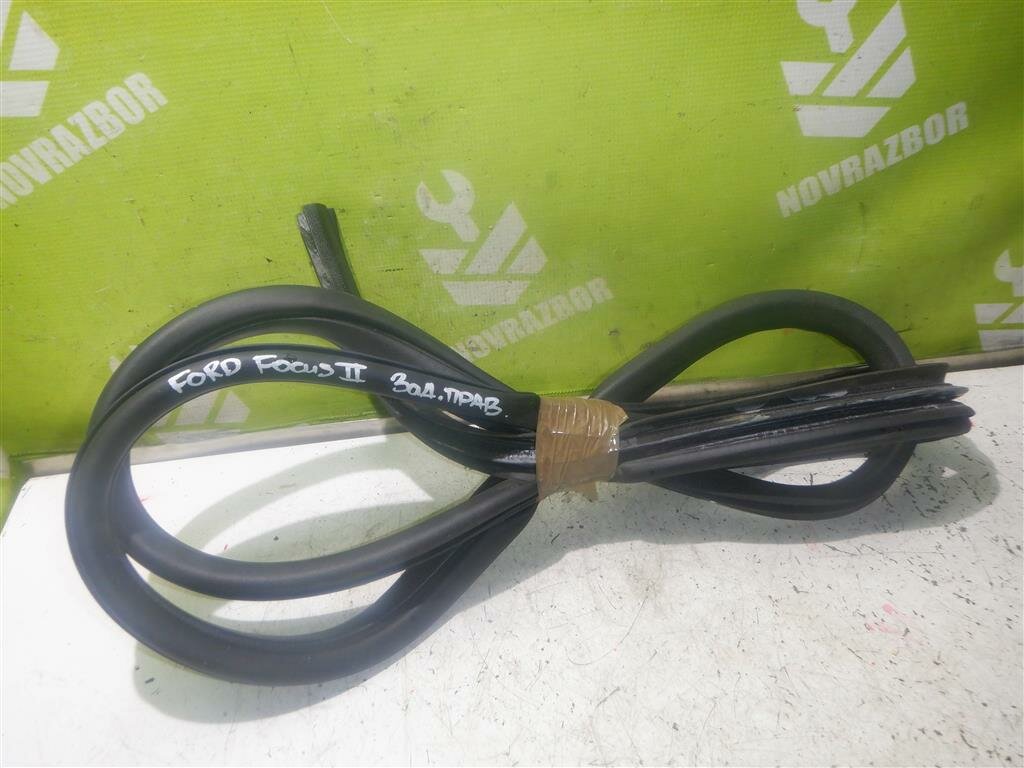 Уплотнитель двери Ford Focus 2 05-08