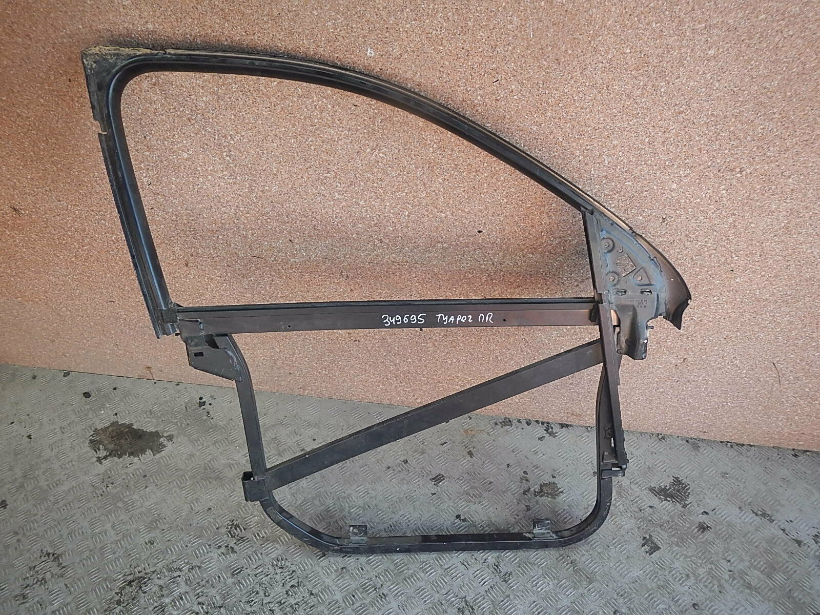 Б/У Рамка двери передней правой, Volkswagen (Фольксваген)-TOUAREG (02-10) VOLKSWAGEN TOUAREG (02-10) Незначительная дефо...