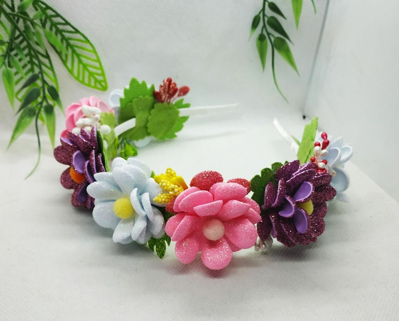 Ободок с цветами ручной работы.