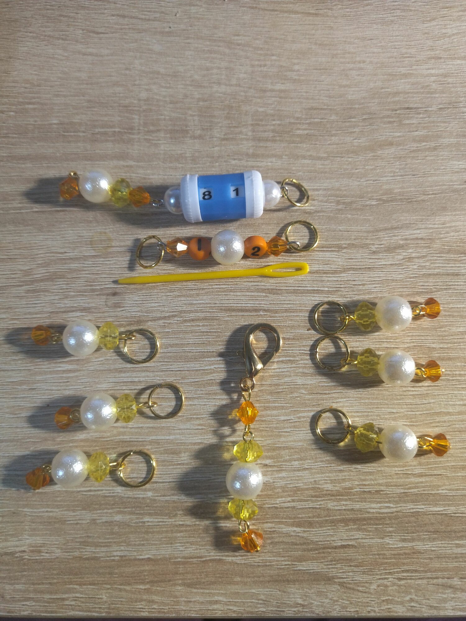 Большой набор маркеров для вязания крючком и спицами, на кольцах и карабинах: 10 предметов, счетчик рядов, маркер чет/нечет. рядов + игла для вязания и вышивания