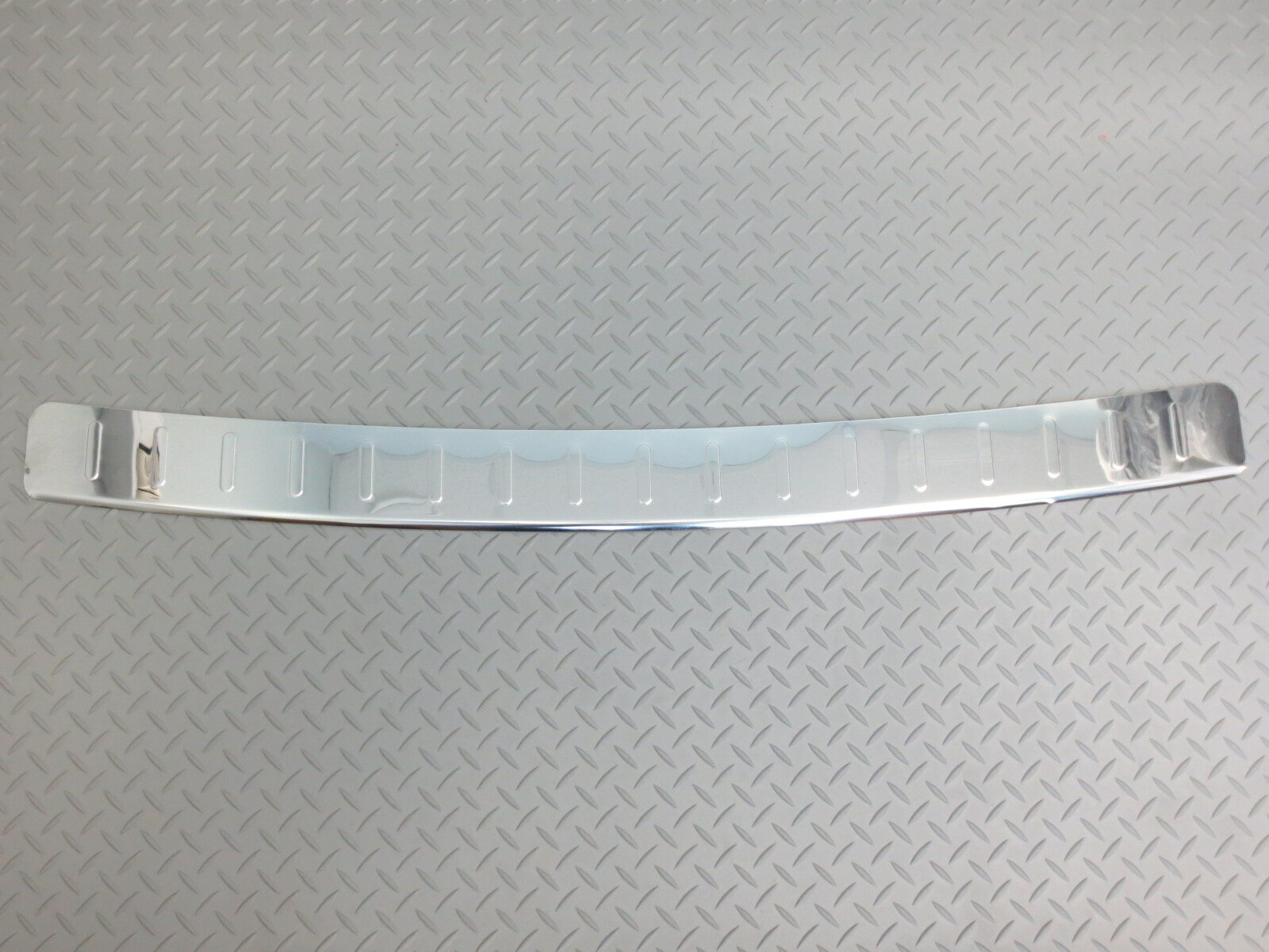 Накладка бампера Ssang Yong Actyon 2011-. (7889)