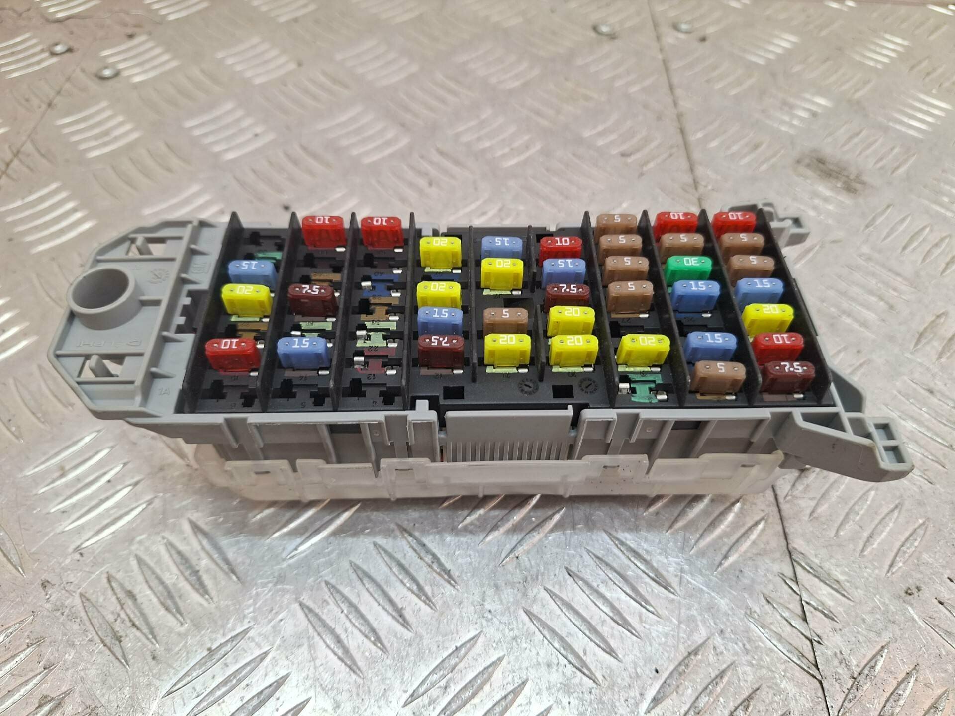 Блок предохранителей Opel Meriva A 2006 93363136