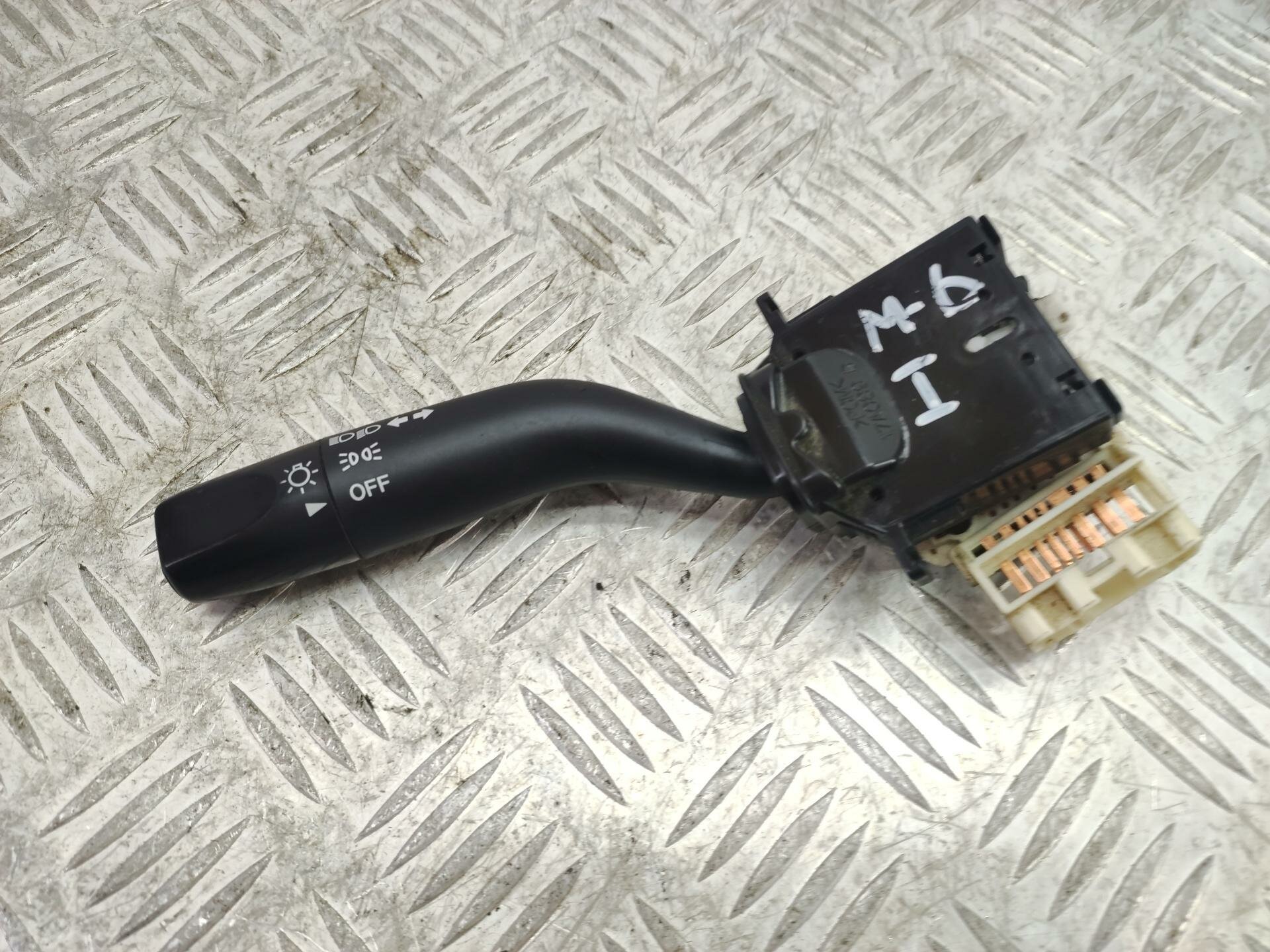 Переключатель поворотов Mazda 6 (2002 - 2005)