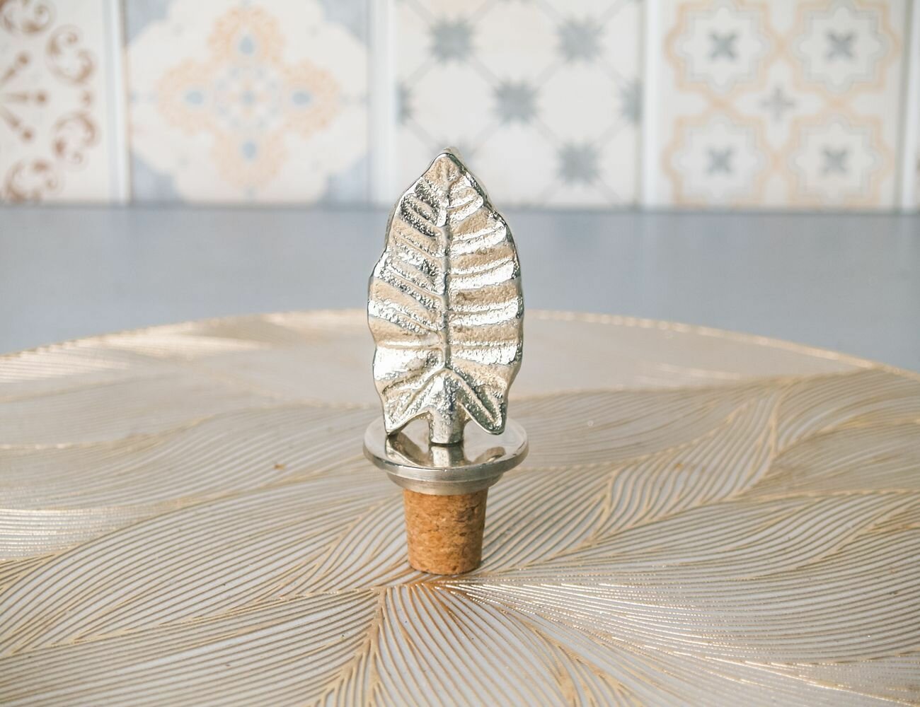 Декоративная пробка для бутылки тропическая флора, серебряная, 9 см, Koopman International A98017020-1