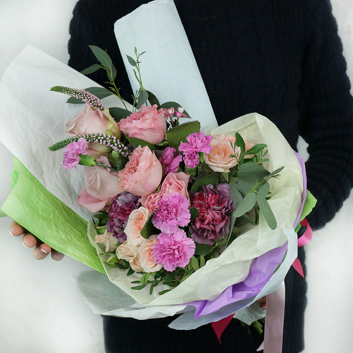 Букет Букет Маркет "Креативный", розы, вероника, бовардия, высота 40см