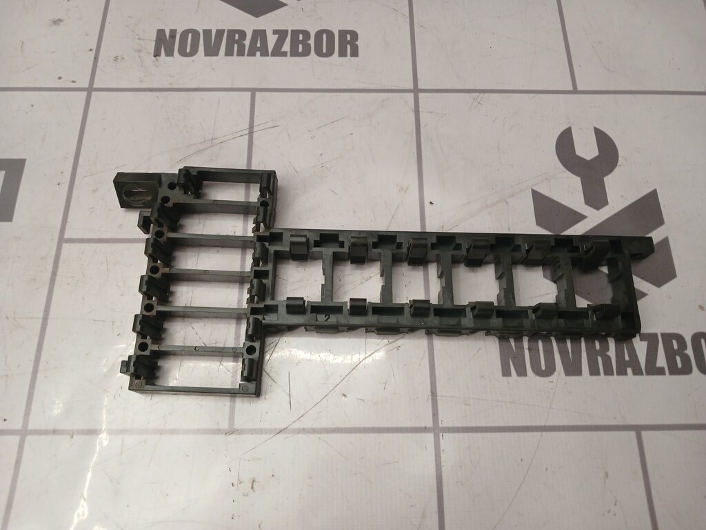 Кронштейн (сопут. товар) Audi 80 90 B3 86-91