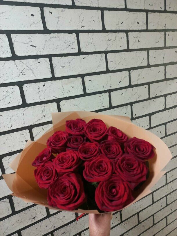 Букет Well Flowers "Красные розы", круглый, 15 цветов, 50 см, букет свежих цветов