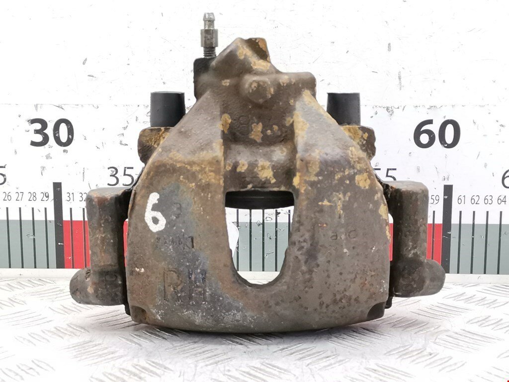 Суппорт передний правый Ford Focus 2 1682875 арт. 2157987