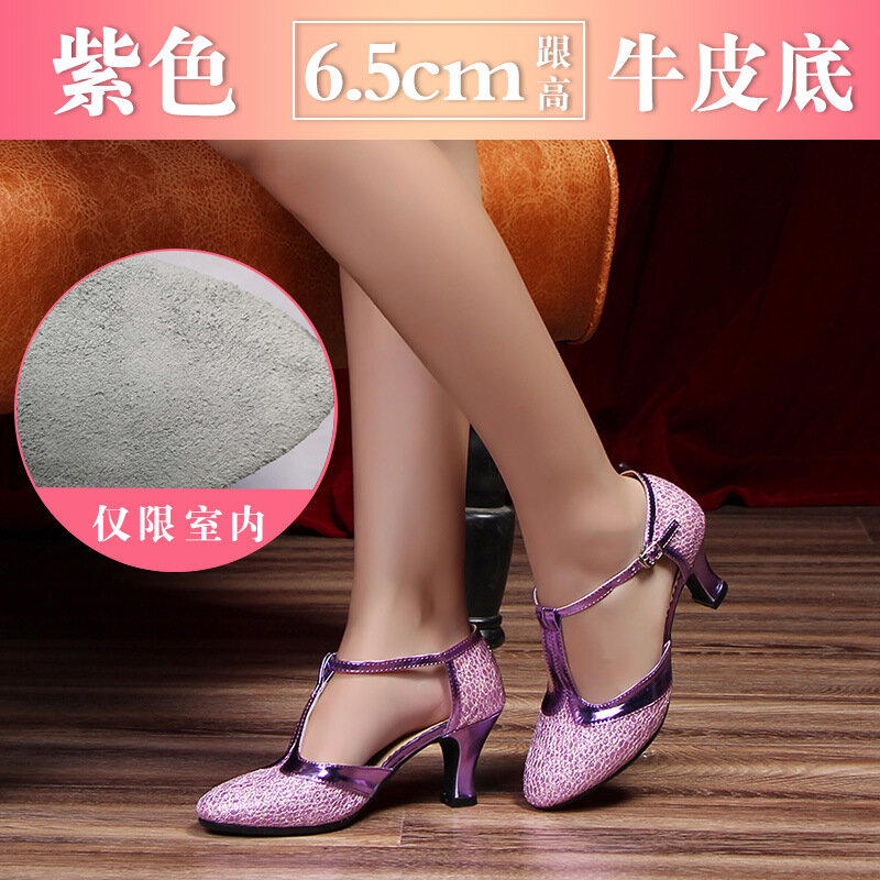 Спортивные туфли