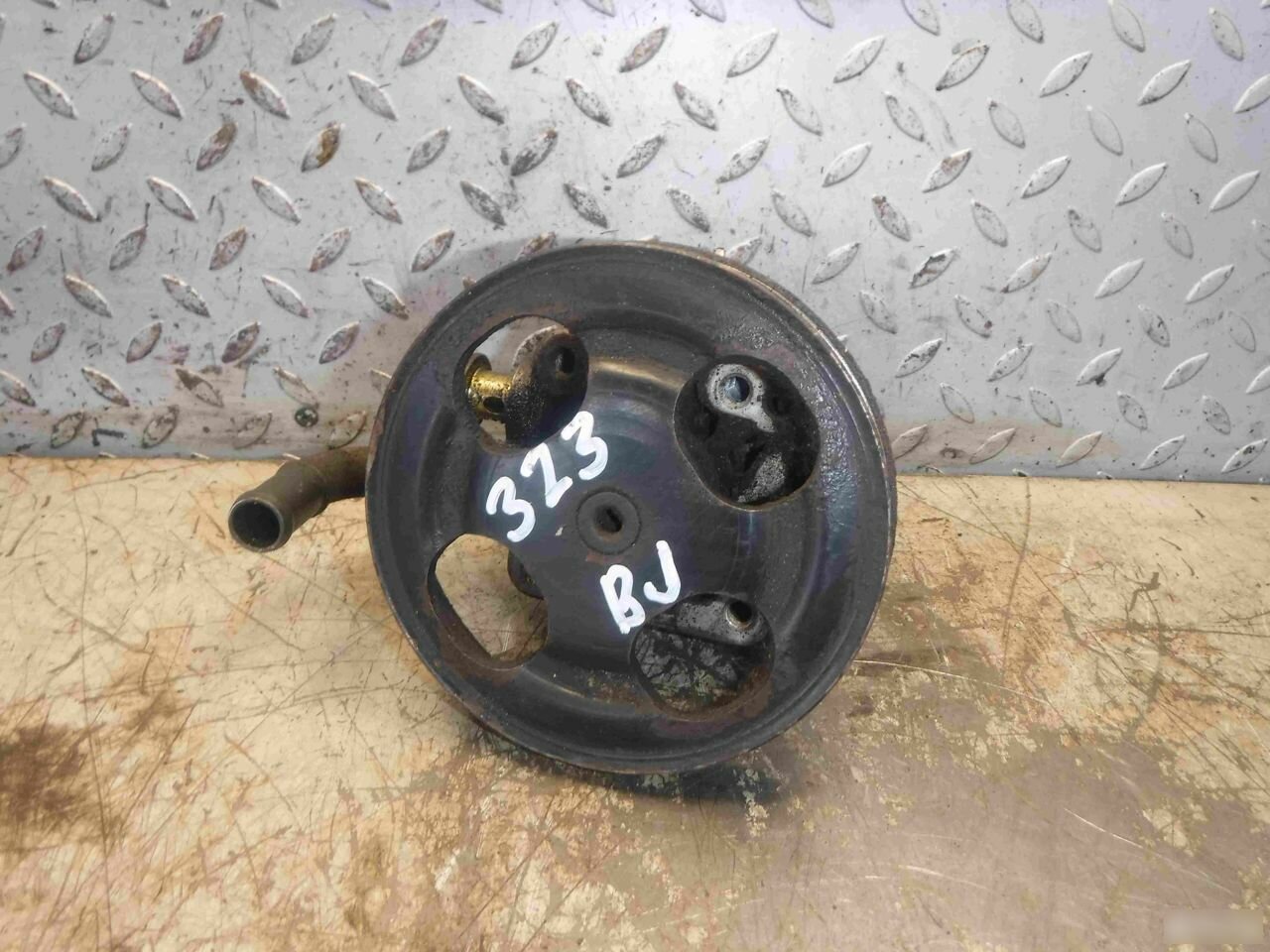Насос гидроусилителя Mazda 323 BJ (1998—2001) B26K32650B
