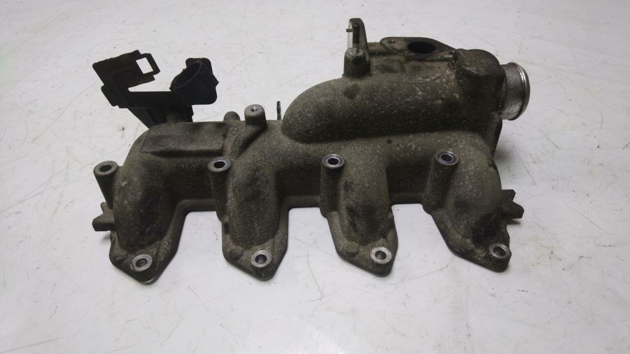 Впускной коллектор Ford Focus 2 (2004 - 2008) 16100011