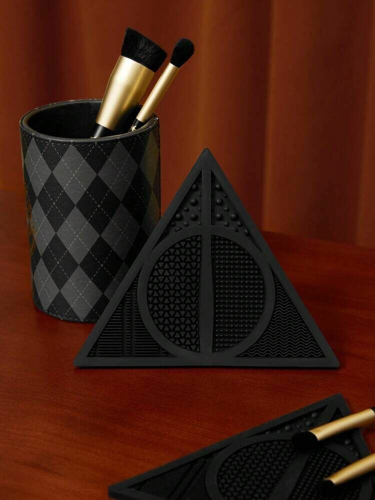 Гарри Поттер / Harry Potter Треугольная чёрная подставка-коврик для чистки кистей Дары Смерти