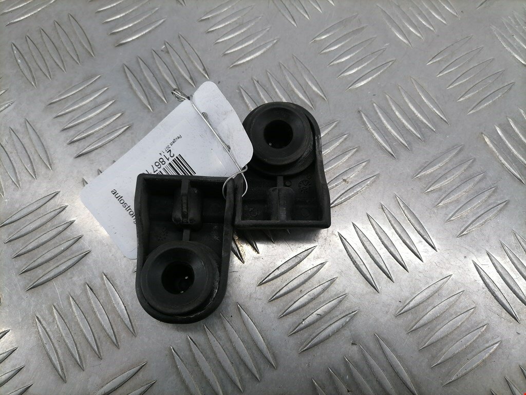 Кронштейн (крепление) радиатора Peugeot 307 7209A0 арт. 2186716