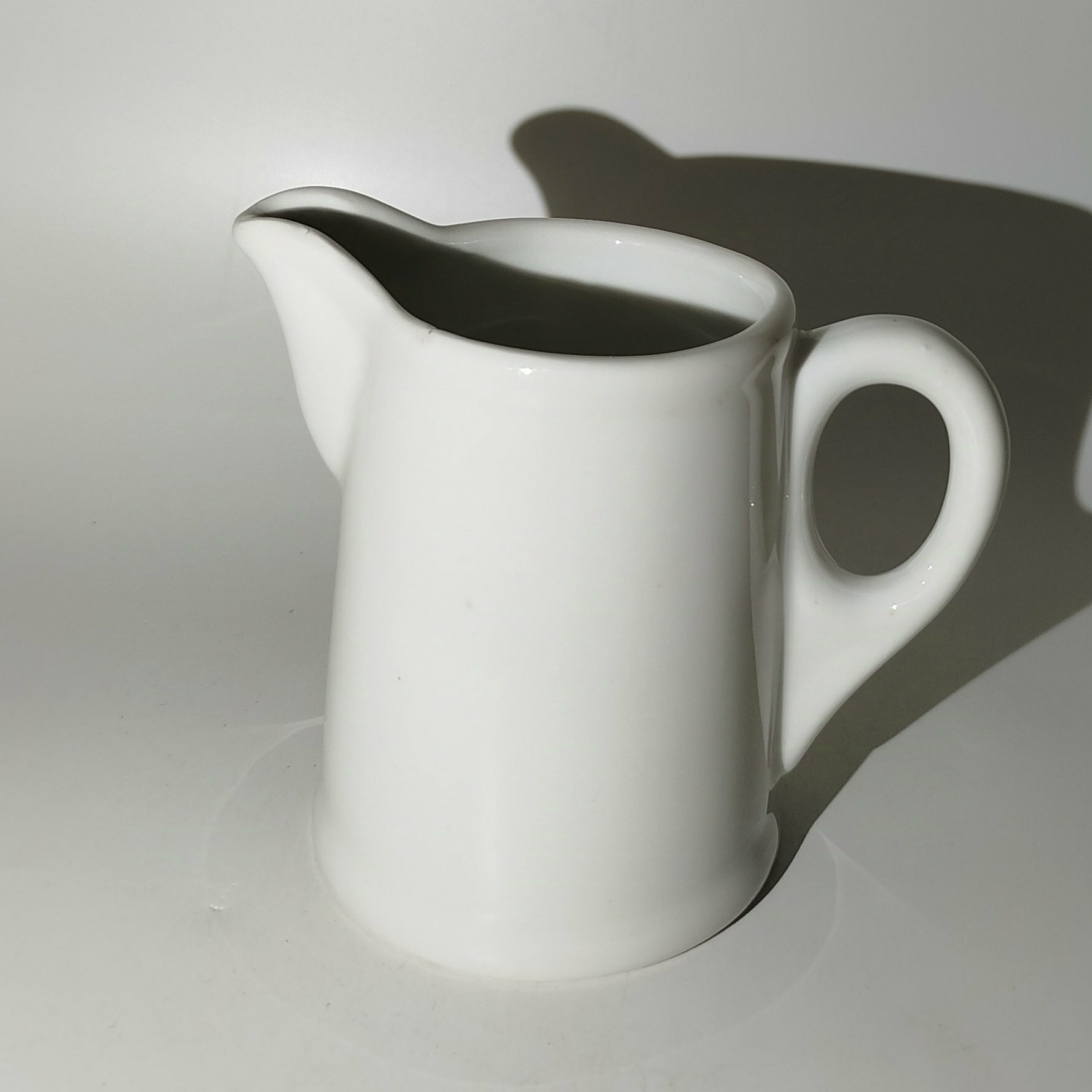 Молочник лаконичной формы, фарфор, крытье, C. Tielsch & Co, Германия, 1934-1945 гг.