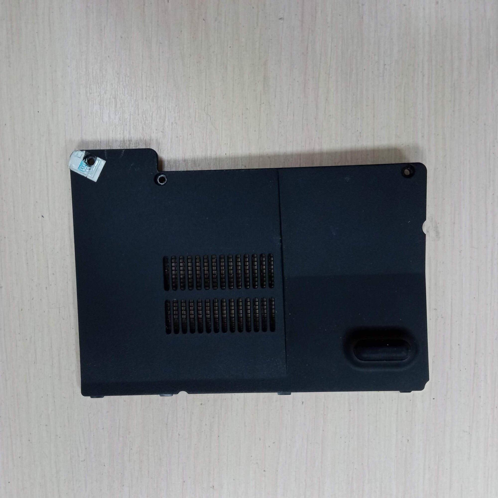 Крышка отсека HDD для ноутбука RoverBook Voyager V555