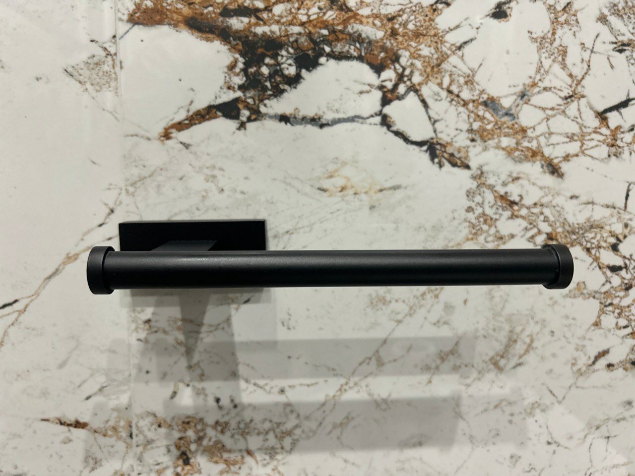 Держатель туалетной бумаги Ganzer GZ88032-C, черный, без крышки, 3х20х7 см, металл, шурупы