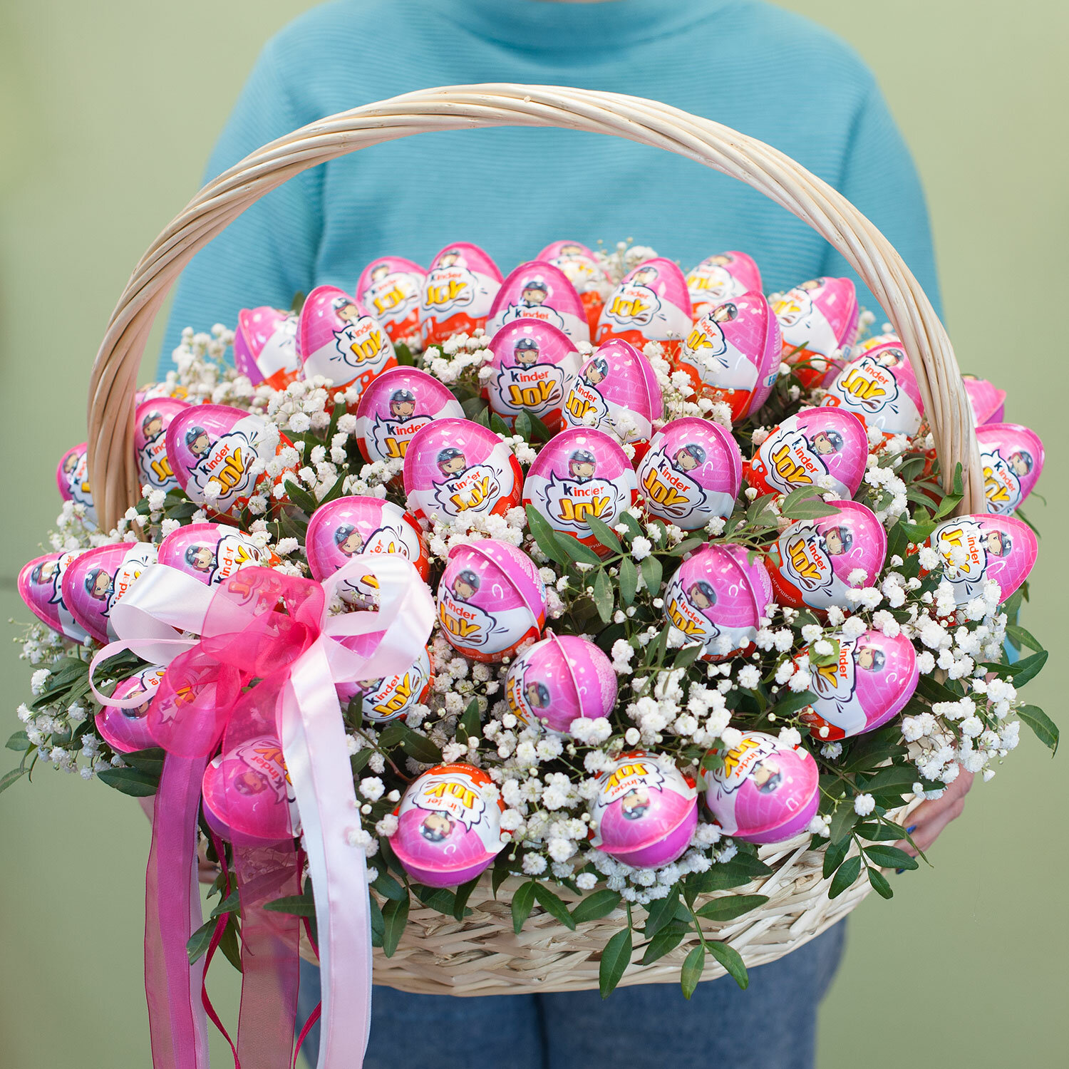 Подарочная корзина Charlotte "Киндер Joy", молочный шоколад, 45 яиц