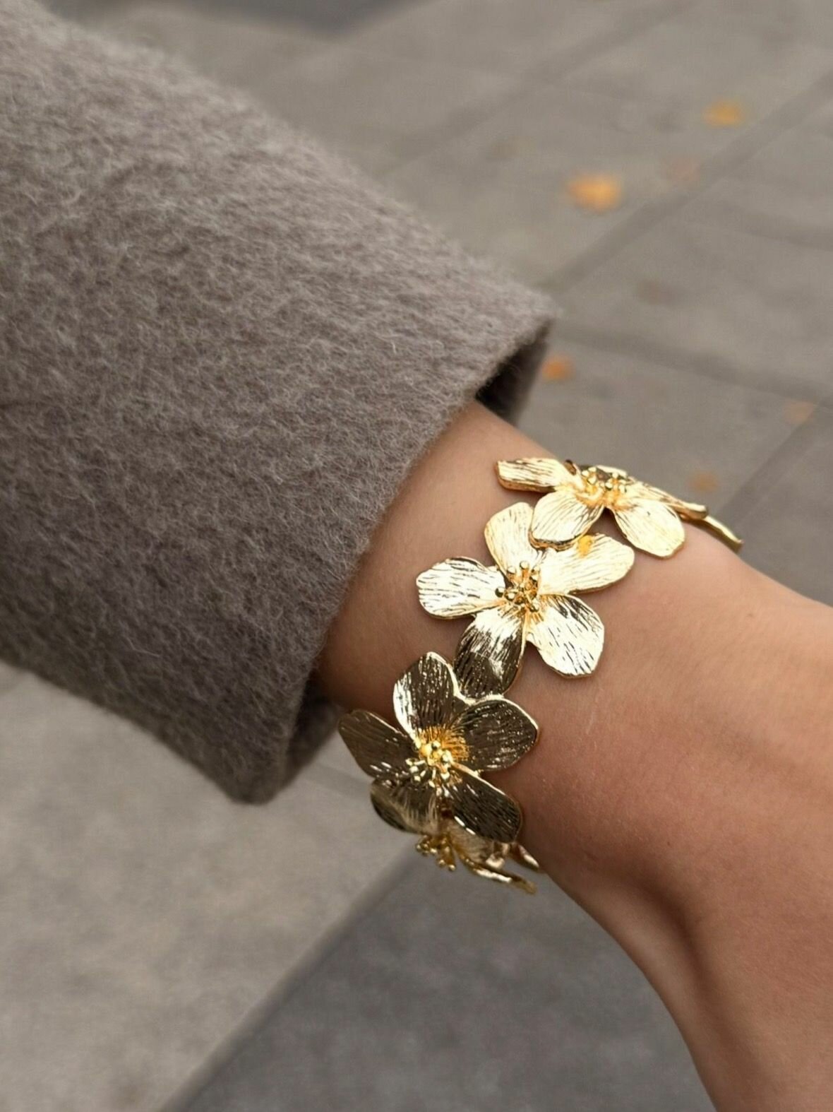 Жесткий браслет