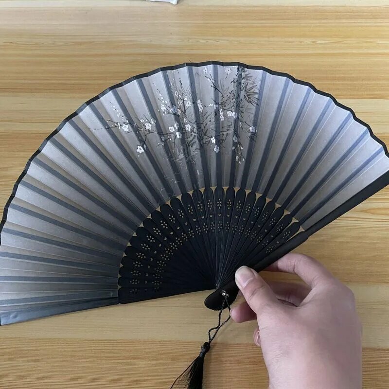 Складной веер в китайском стиле