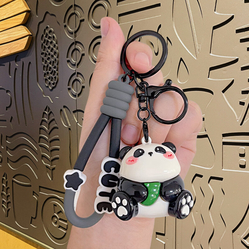 Брелок в виде мультяшной панды, держащей побеги бамбука, милая кукла, аксессуар для рюкзака, украшение для автомобиля, подвеска в виде панды с гальваническим покрытием для мобильных телефонов.