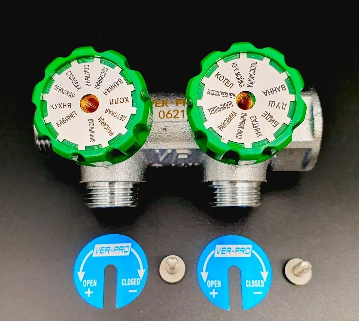 Коллектор 3/4"х1/2"НР - 2 выхода плоский с регулировочными вентилями для водоснабжения хром VER402