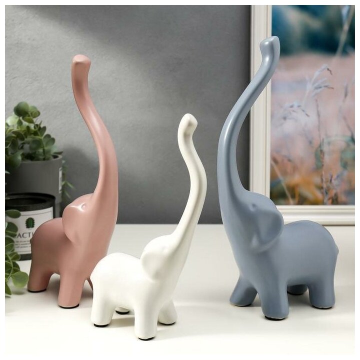 Сувенир керамика "Семейство слонов" матовый набор 3 шт h-21; 26,5; 28,5 см