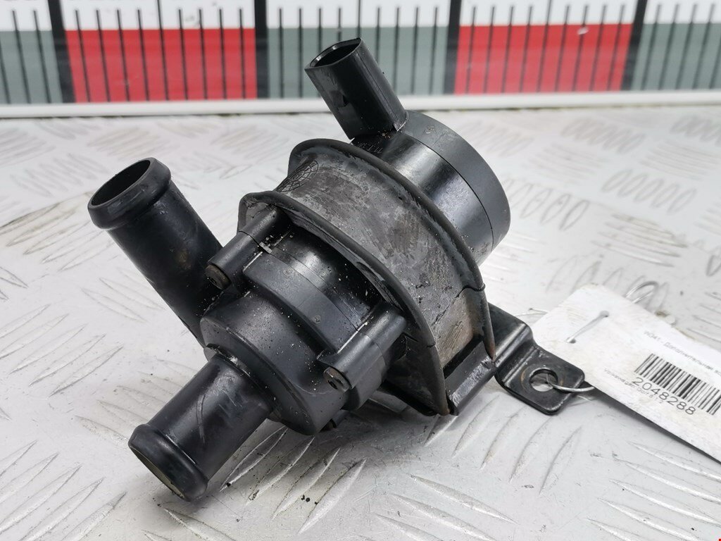 Дополнительная водяная помпа Volkswagen Golf 6 1K0965561L арт. 2048288