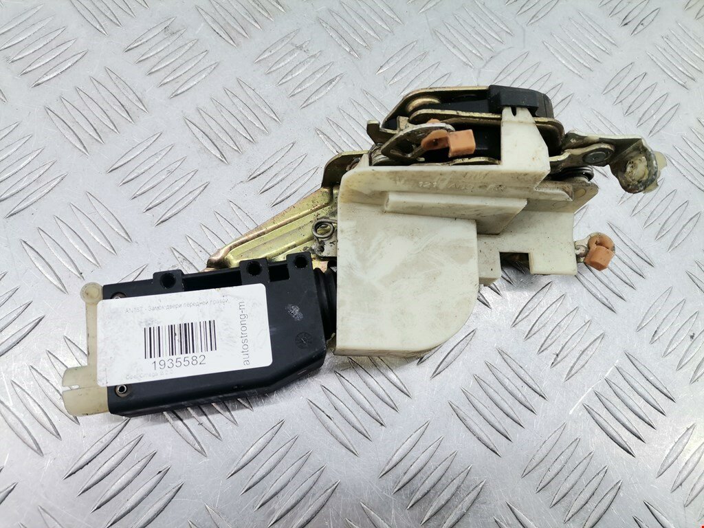 Замок двери передней правой Opel Omega B 9193444 арт. 1935582