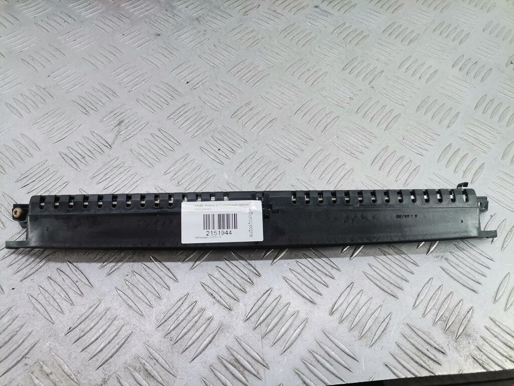 Фонарь дополнительный тормозной (стоп-сигнал) Volkswagen Golf 4 1J6945131C арт. 2151944