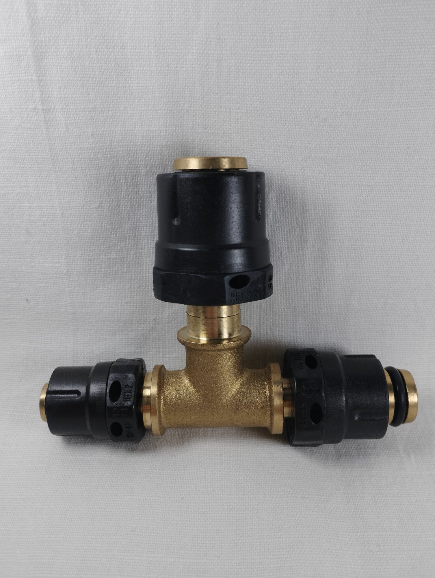 Тройной соединитель фитинг системы 20/25/15