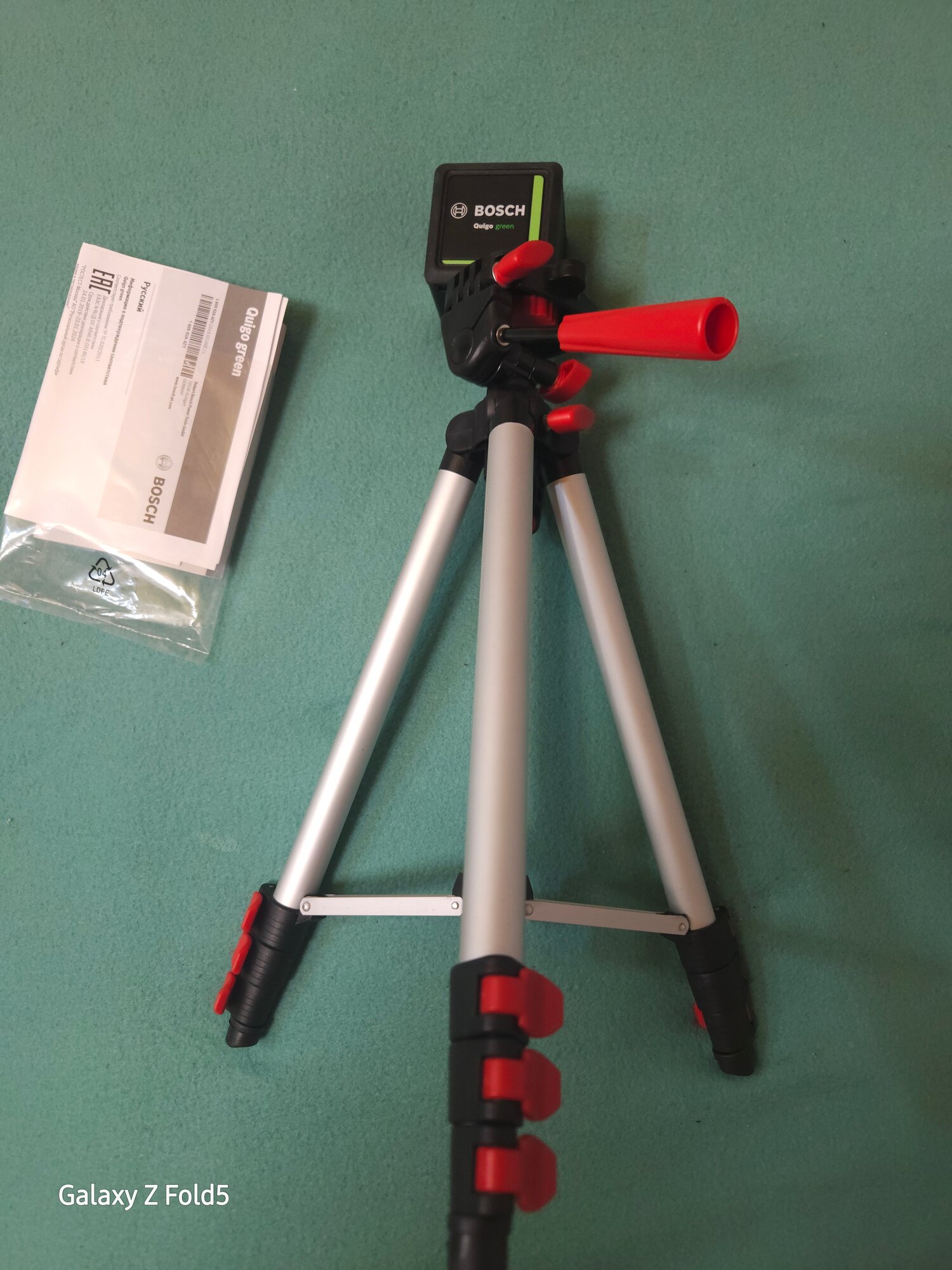 Bosch Лазерный нивелир Quigo Green зеленый 2 луча со штативом 1,1 м.(тренога)оригинал