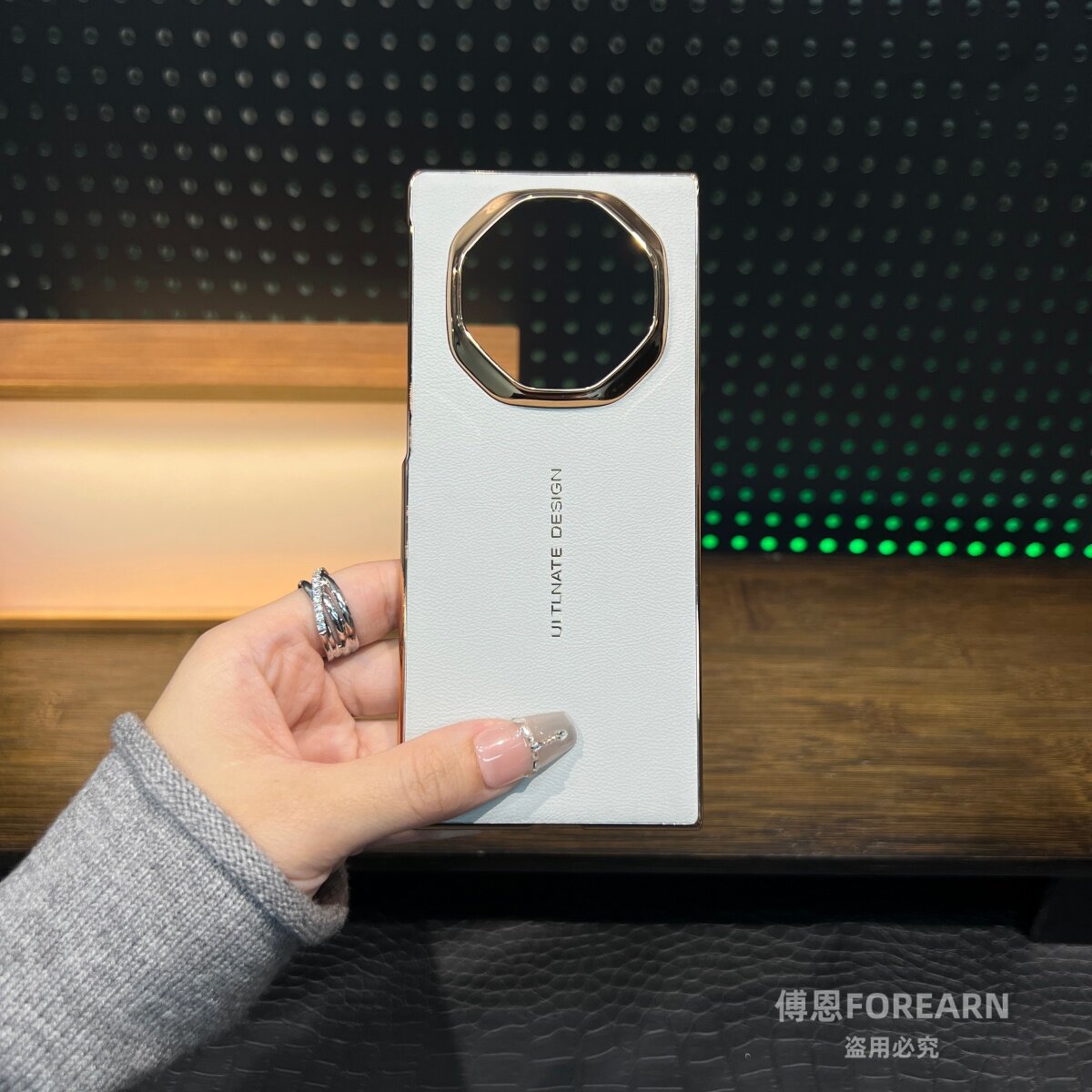 Чехол для складного телефона Huawei Mate XT Ultimate ｍａｓｔｅｒ из электролакированной кожи, белый