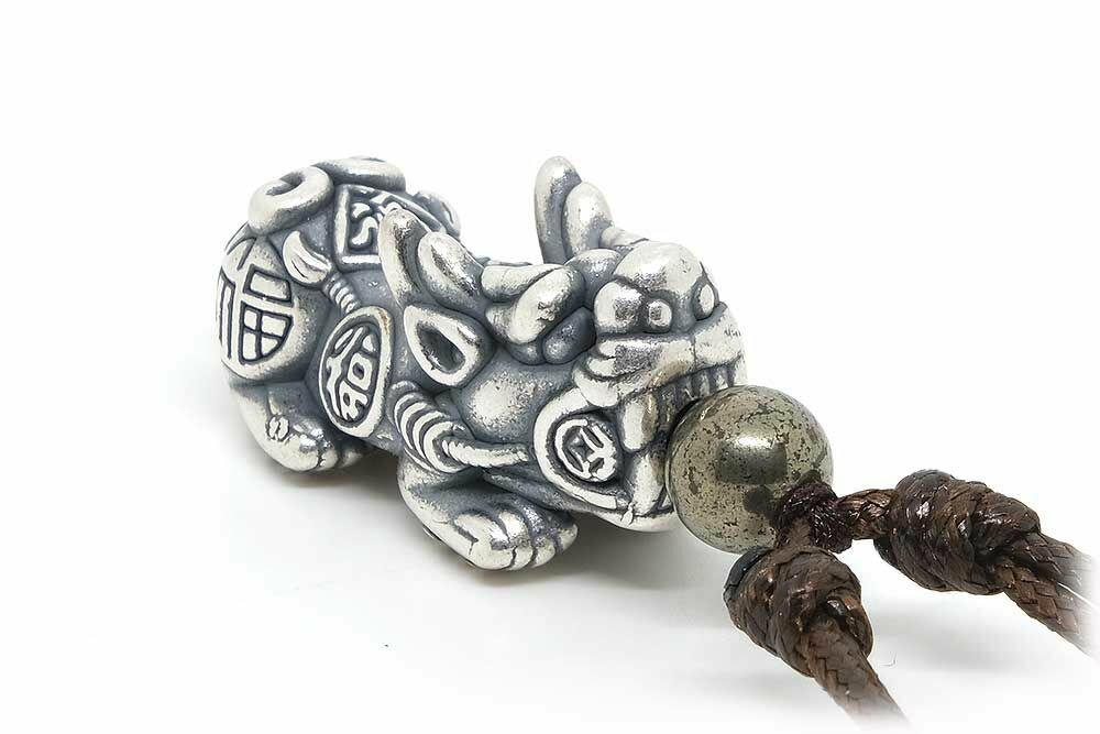 Бусина Пи Яо серебряная в виде кулона с пиритом