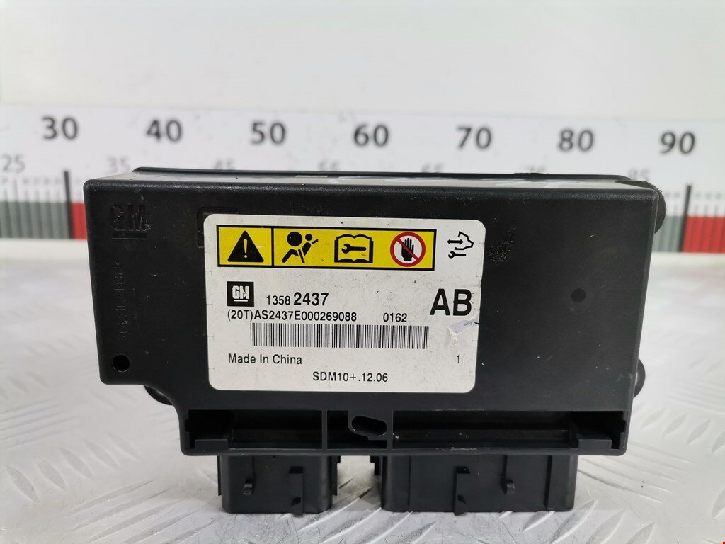 Блок управления Air Bag Chevrolet Cruze 2 (J300) 13582437 арт. 1633397