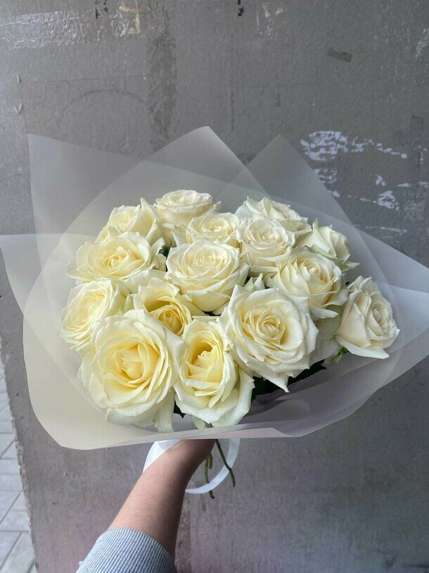 Букет Well Flowers, классический, белые розы, высота 50 см, 15 шт, букет свежих цветов