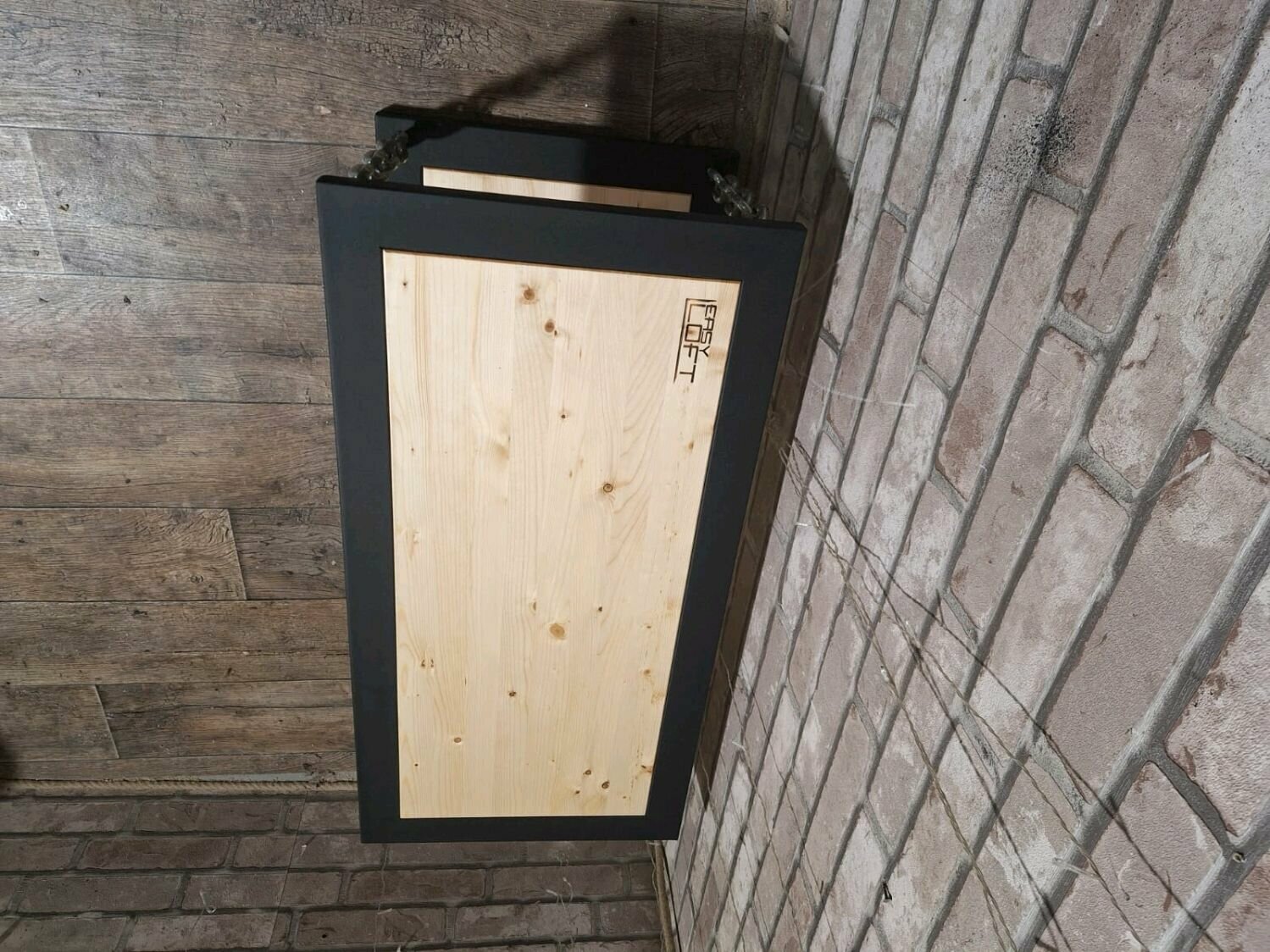 Журнальный столик "EasyLOFT" в стиле лофт, для гостиной, с цепями, массив хвойных пород, 100х50х40 см.