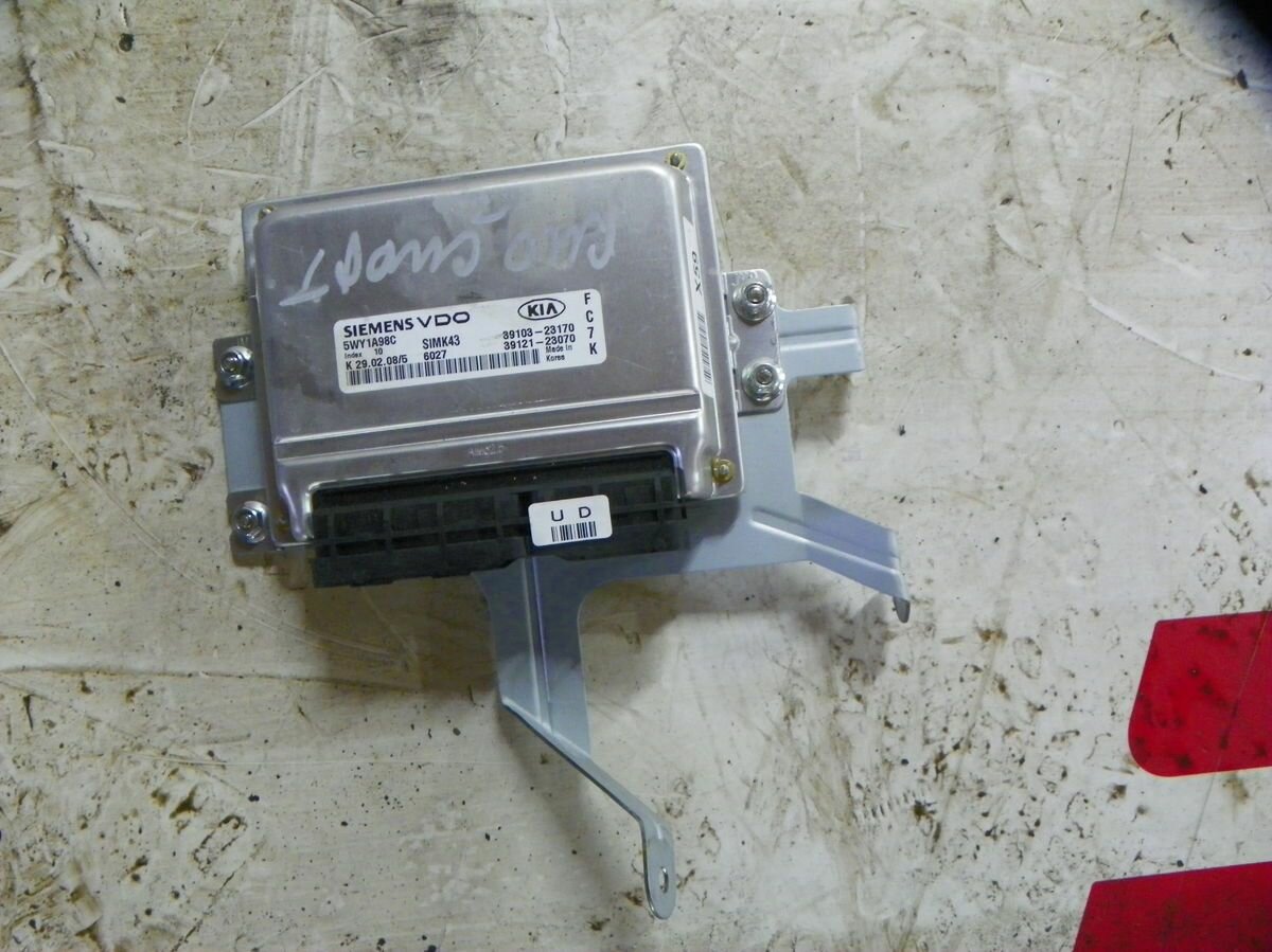 Блок управления двигателем Kia Sportage II рестайлинг (2008—2010) 3910323070