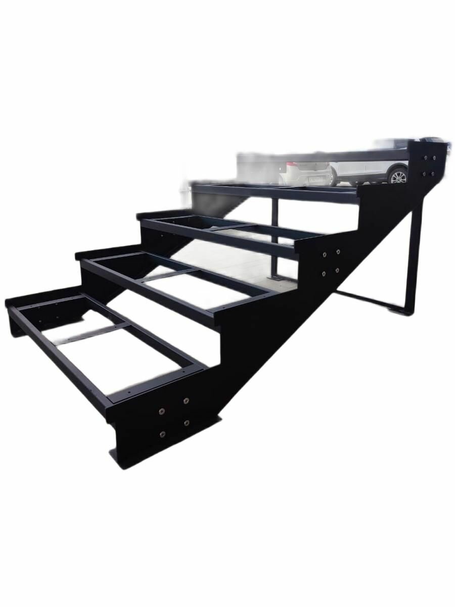 Лестница-крыльцо 6 ступеней, без ДПК, без ограждения. Ширина 1,5м. Высота 1.08 м.