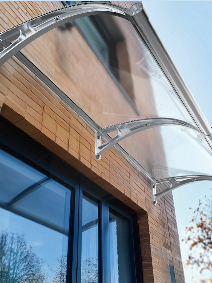 Козырек над крыльцом