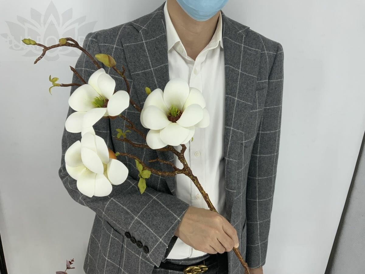 Искусственные цветы для декора флористические премиум ветка с почками Магнолия кремовая