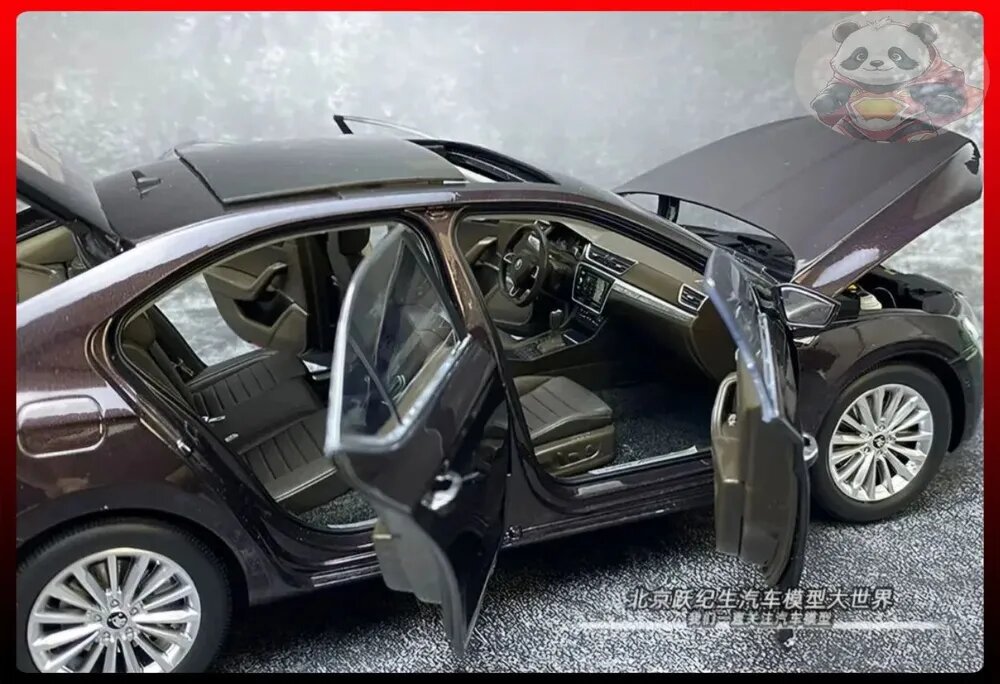Машинка Skoda Superb масштаб 1:18, металлическая коллекционная модель с открывающимися деталями — фото 1
