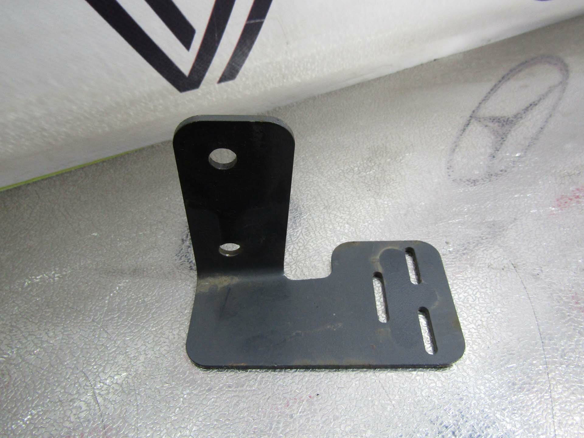 Кронштейн топливной проводки DAF XF105