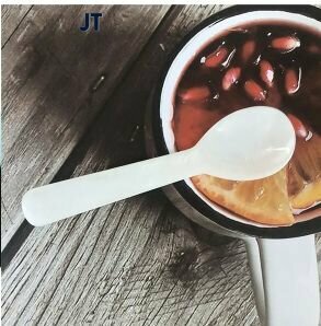 Ложка в форме ракушки - Элегантная белая ложка для кофе и мороженого с жемчужным эффектом