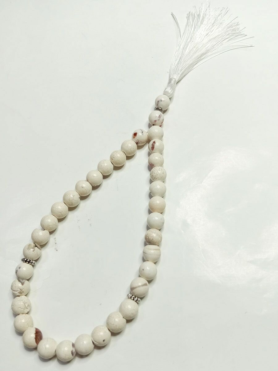 Четки из агата, общая длина без кисточки 17см. диаметр бусины 8 мм.