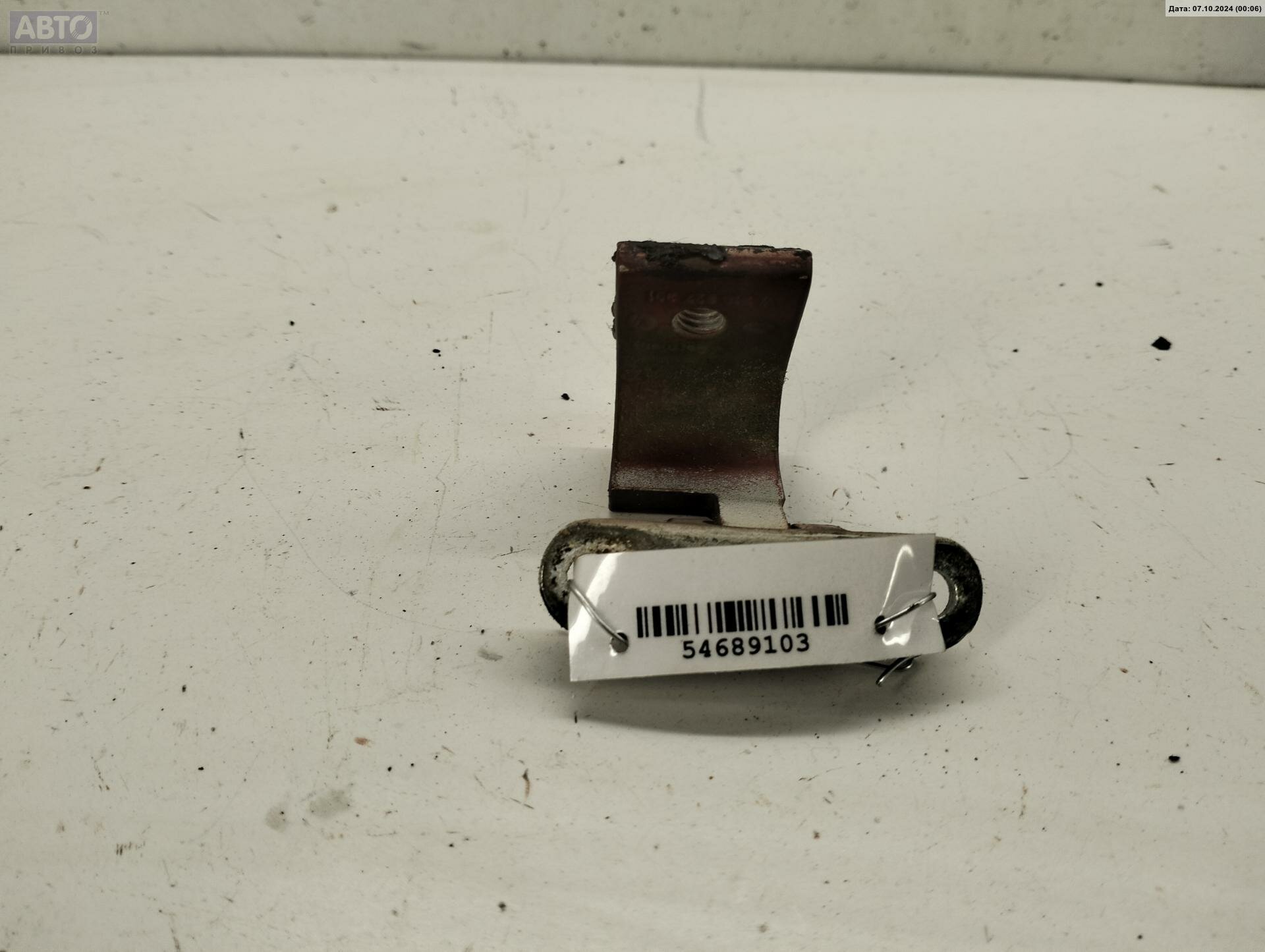 Петля крышки (двери) багажника Volkswagen Golf-3