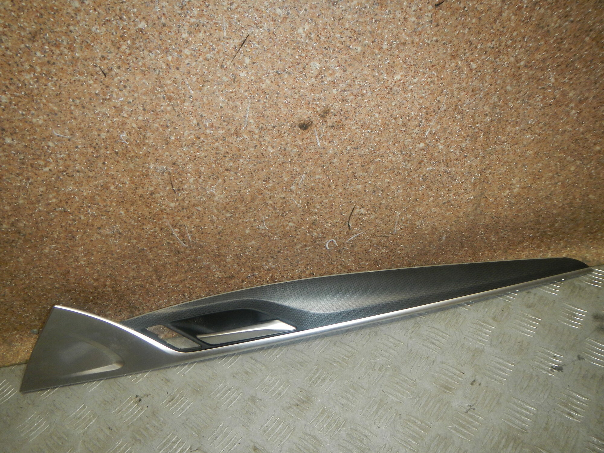 Б/У Накладка декоративная, BMW (БМВ)-5 (G30) (16-) BMW 5 (G30) (16-) на обшивку двери передней правой Потертости. 550592 ...