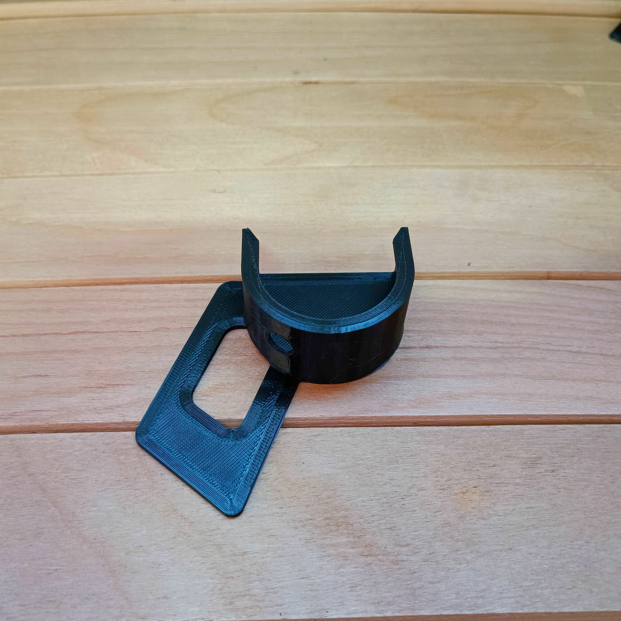 Держатель пробки бензобака Гранта черный