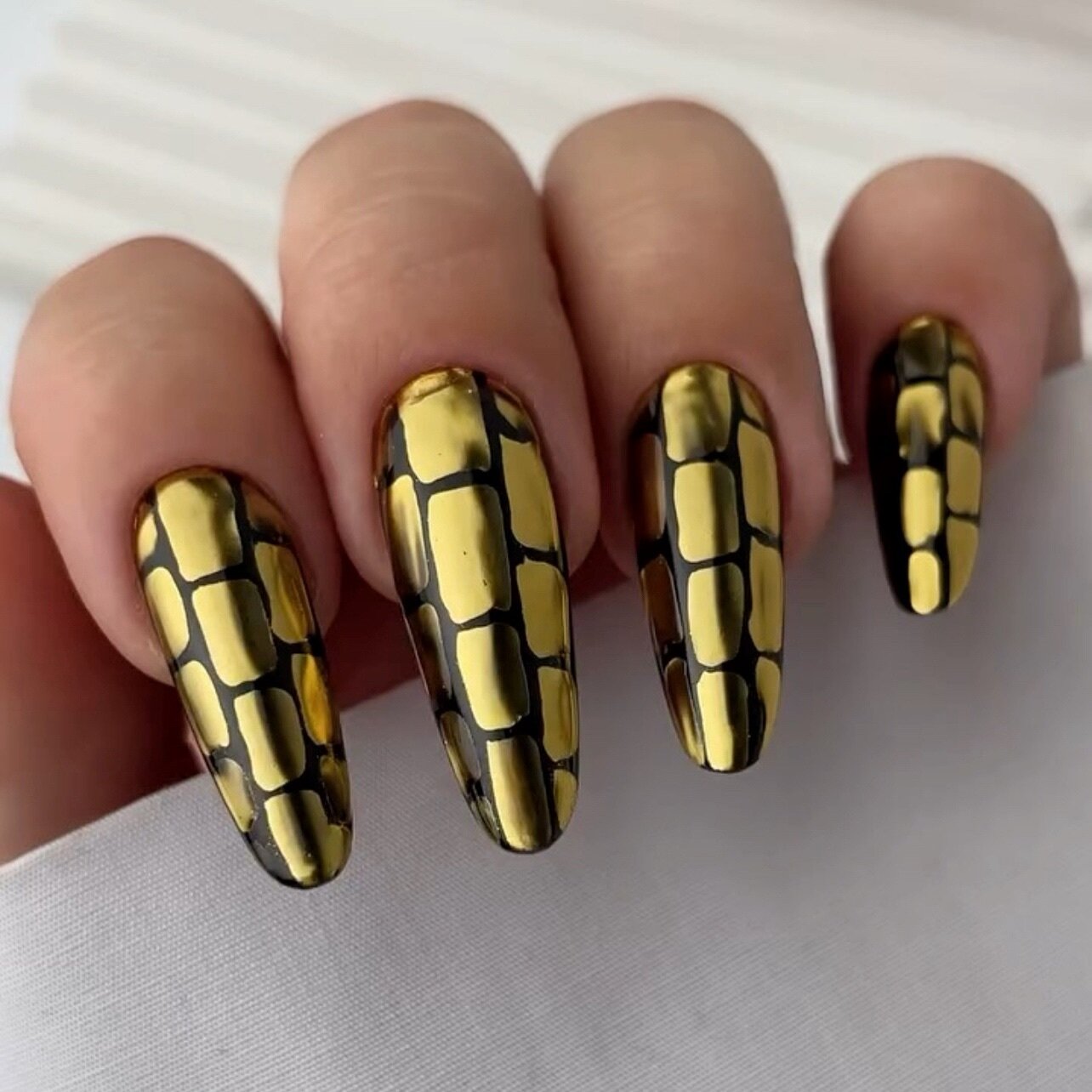 Zoo Nail Art 1322 Зеркальный пигмент "Золотая королева" 0,5 г