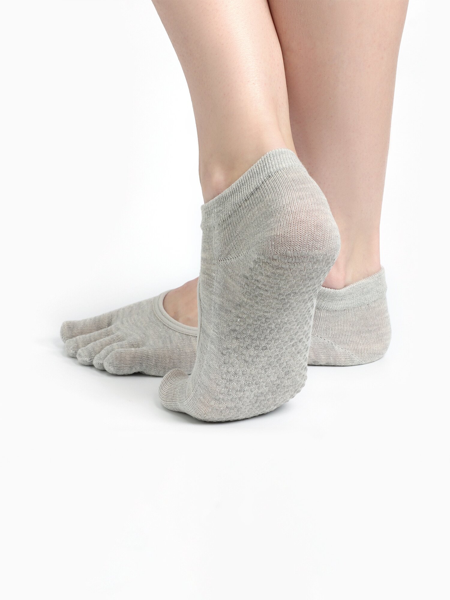 Носки для йоги Sangh, прорезиненные, хлопок 95%, эластан 5%, серые